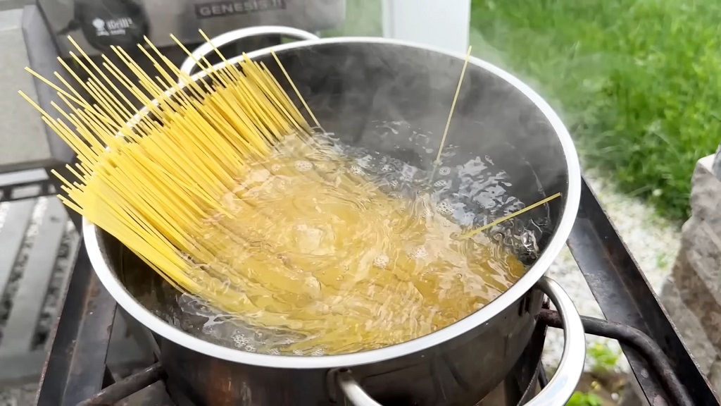 Quick and Easy 3-Ingredient Pasta Recipe for Busy Nights - Southern Parm